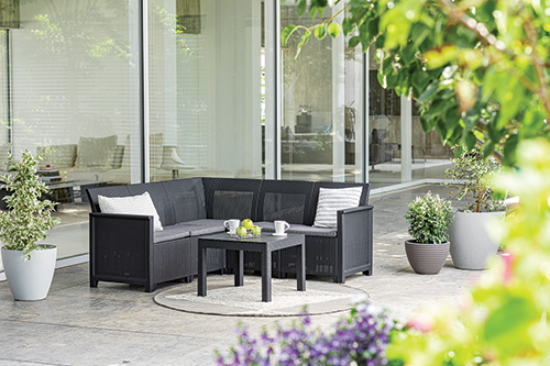 ELODIE 5 SEATER CORNER SMOOTH ARMREST WITH CLASSIC TABLE KETER Lifestyle